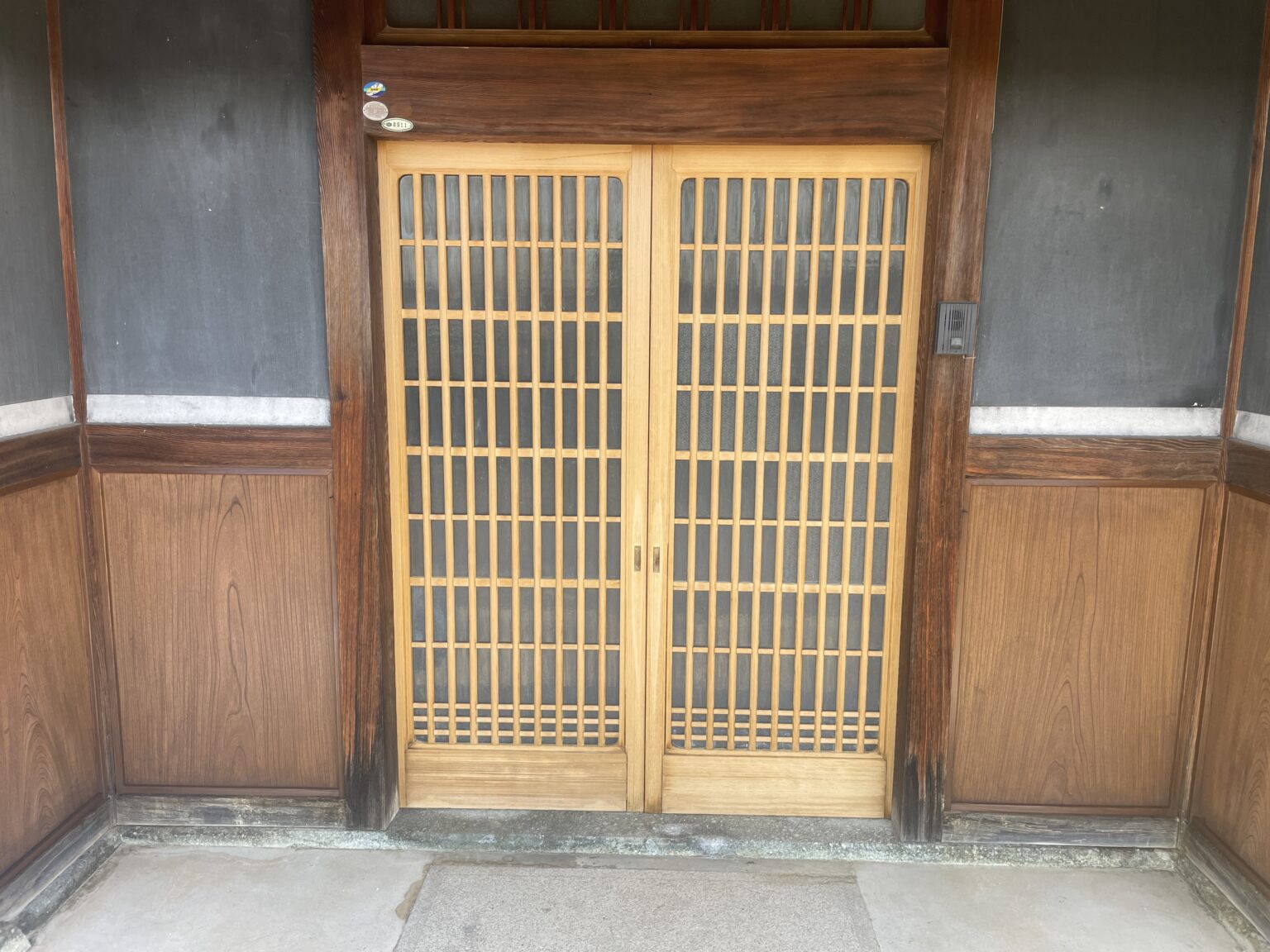 外装木部のあく洗い - leco paint｜神戸市西区・明石市に特化した地域密着型の塗装店